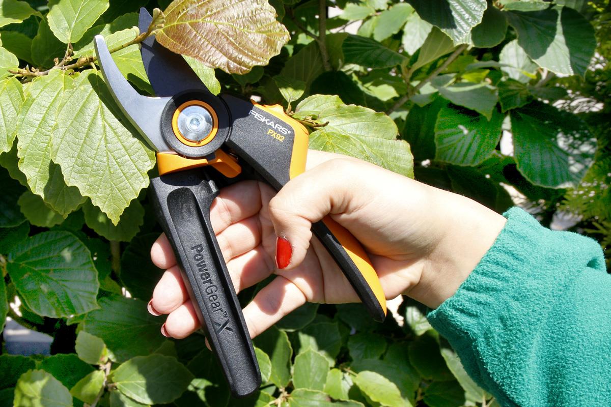 قیچی باغبانی فنلاندی فیسکارس FISKARS PX92 با دسته چرخان ۳ برابر قدرت ...